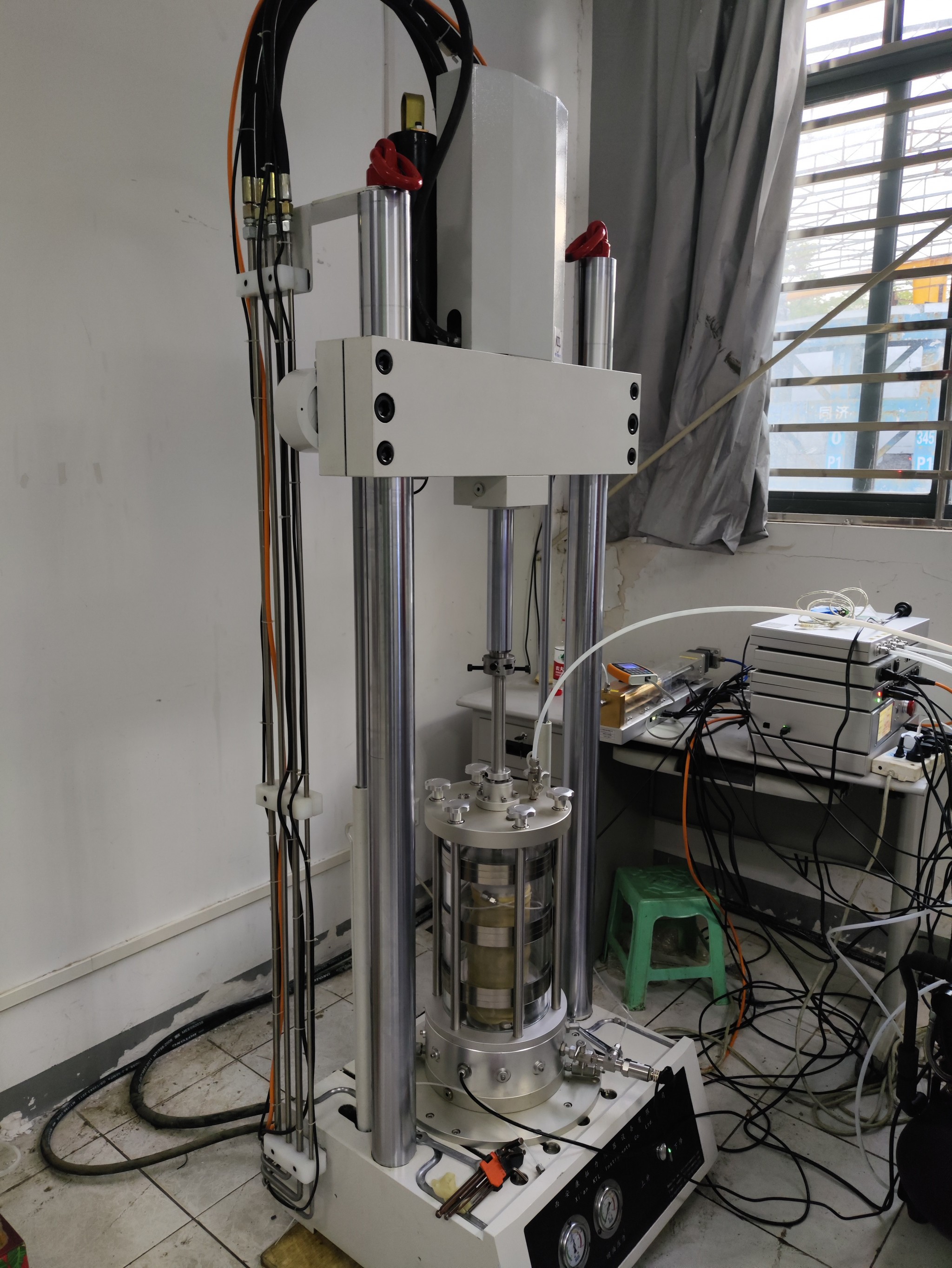 西安康拓力仪器设备有限公司 | 10kN上加载动三轴