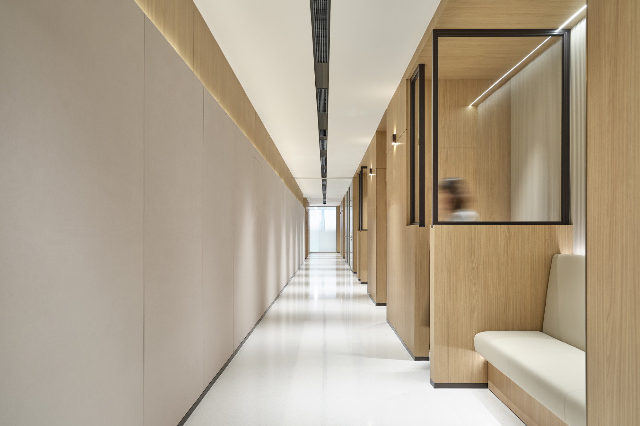 C O L O R F U L L 昱 景 设 计 | 2023 / 迅销(中国)总部办公