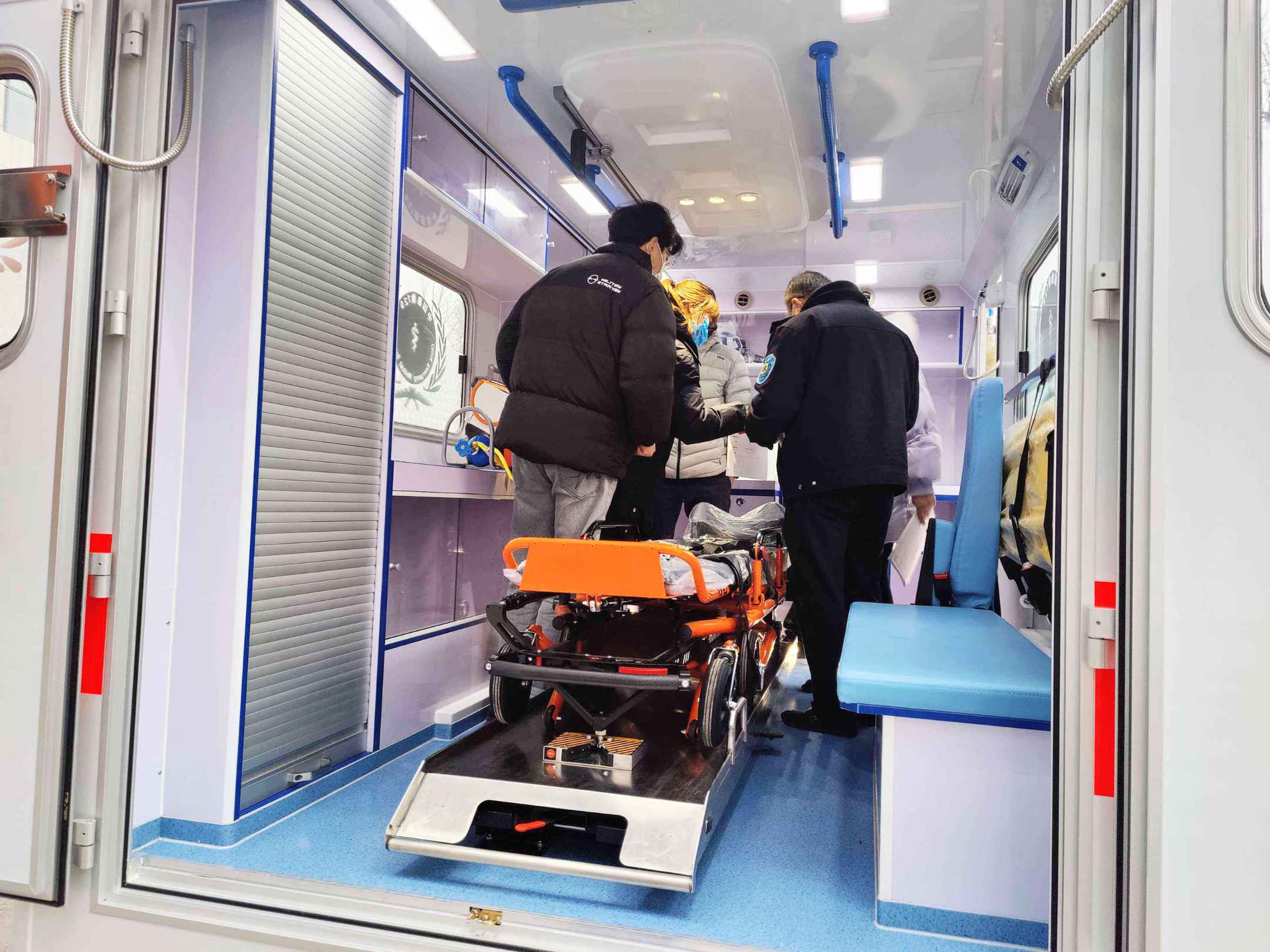 Iveco Ouba 4x4 Box Ambulance | Aeroad